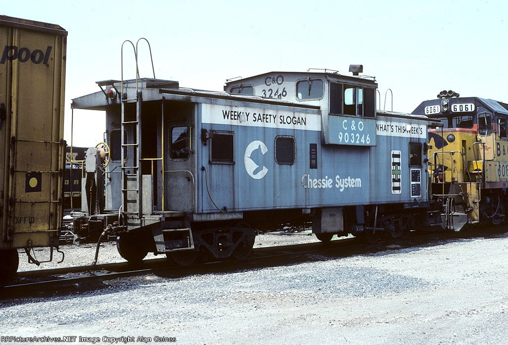 C&O Caboose 903246
